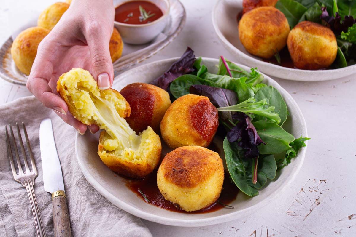 Potato Boulettes à l'Emmental & Sauce Marinara - Recette - Les Commis