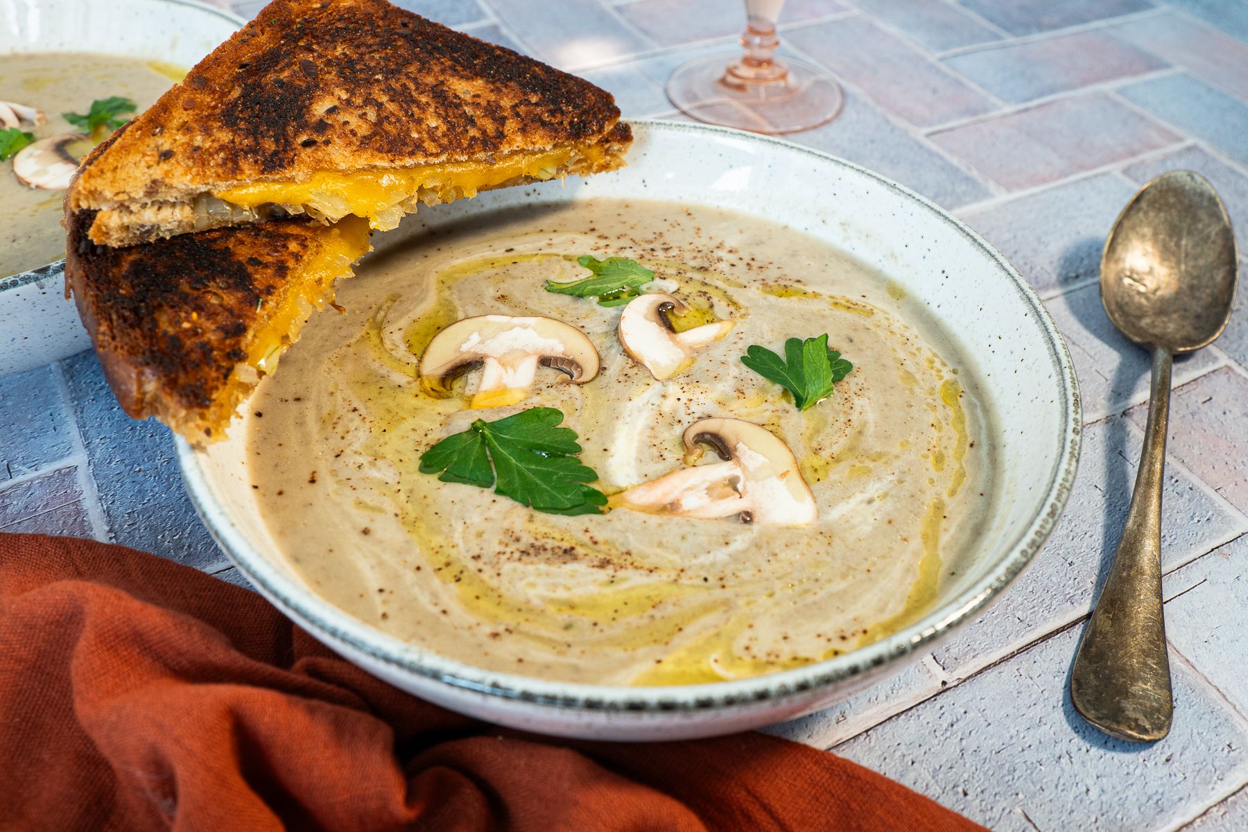 Croque au Cheddar & Velouté de Champignons - Recette - Les Commis