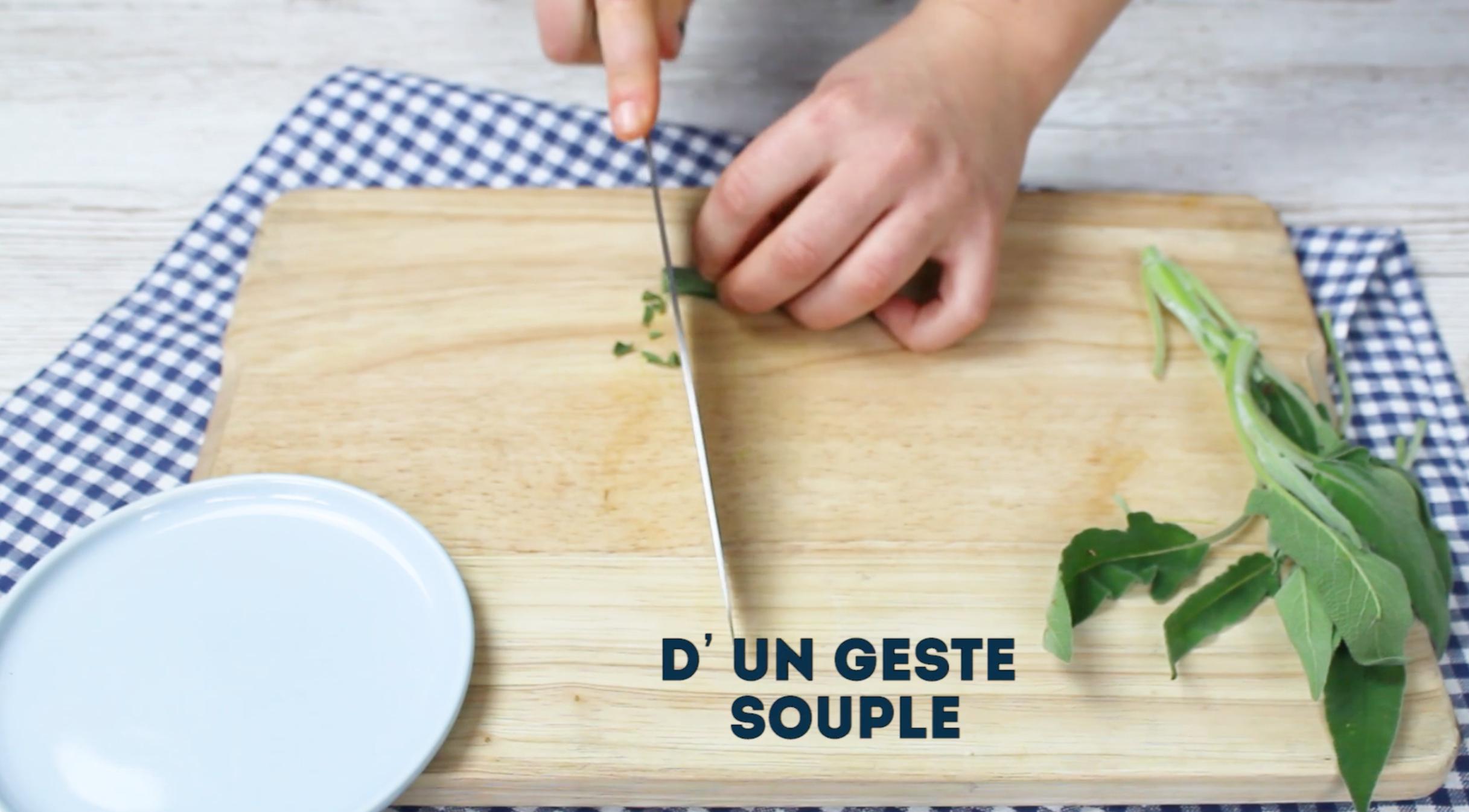 Tuto : Ciseler des herbes - Le Blog - Les Commis