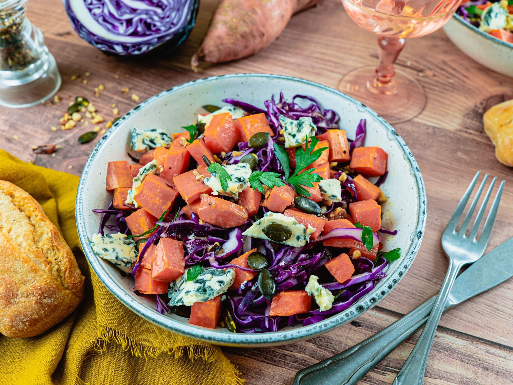 Salade d'Hiver au Roquefort, Patate Douce & Chou Rouge - Recette - Les ...